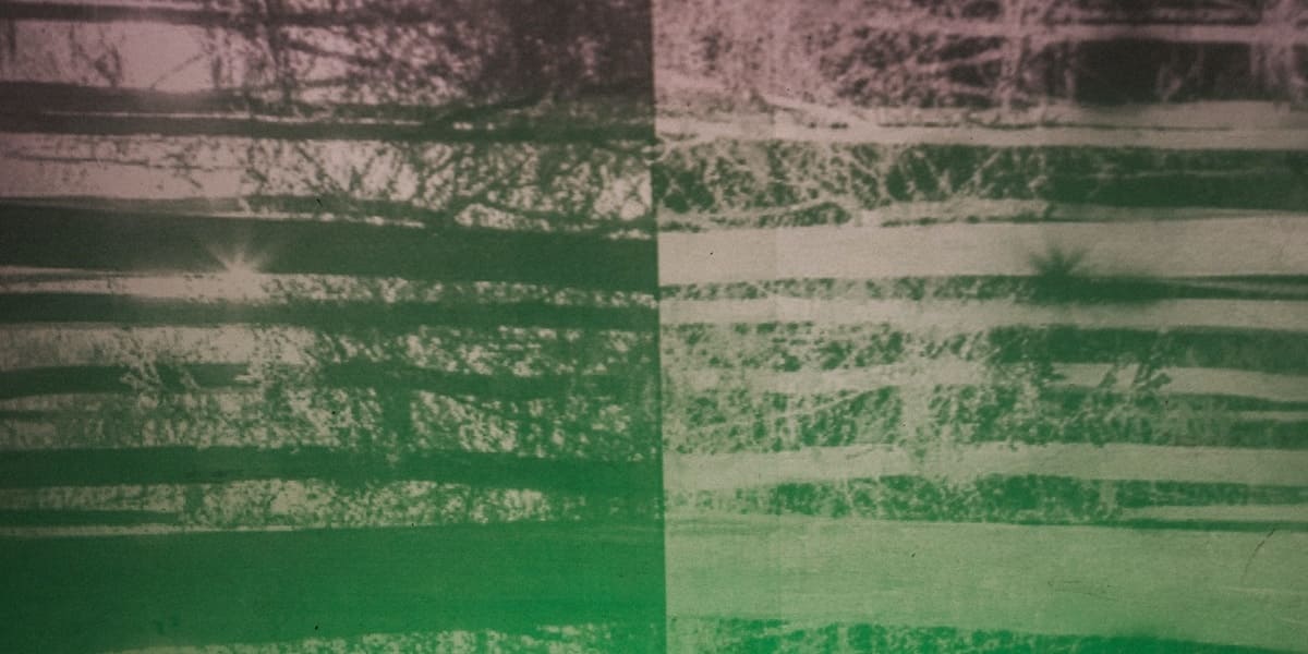 Simultaneous Experiments: When to Run and When to Avoid